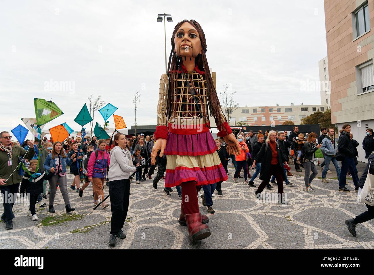Grande-Synthe, Dunkirk, October 17, 2021. "Walk with Amal", the giant ...