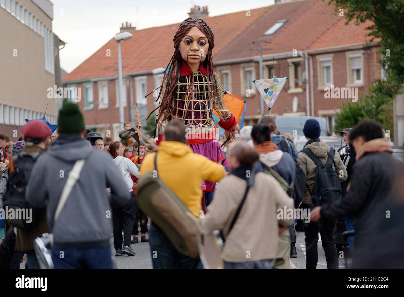Grande-Synthe, Dunkirk, October 17, 2021. "Walk with Amal", the giant ...