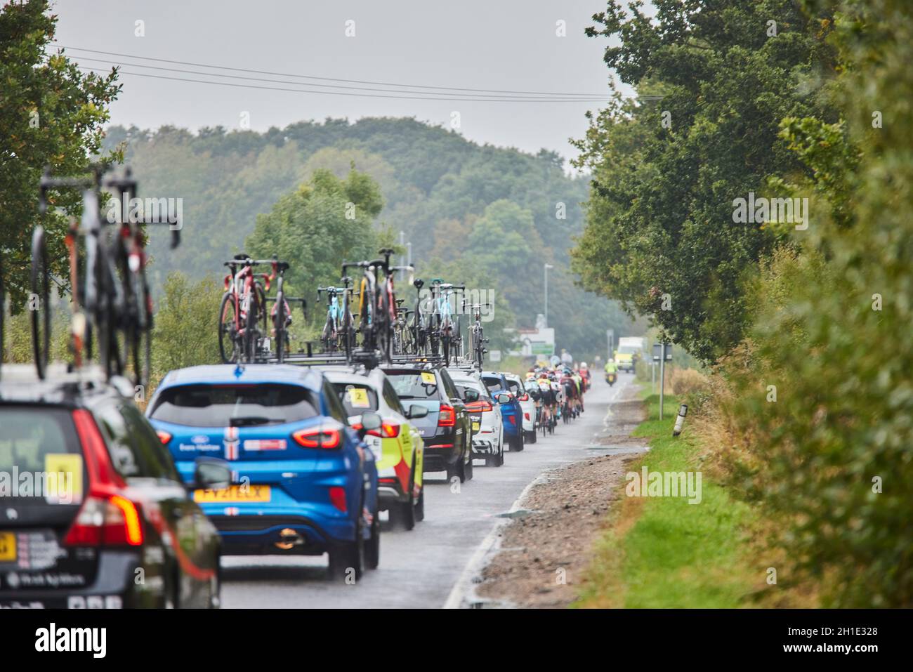 2021 HSBC UK | National Road Championships, Lincoln team cars following ...