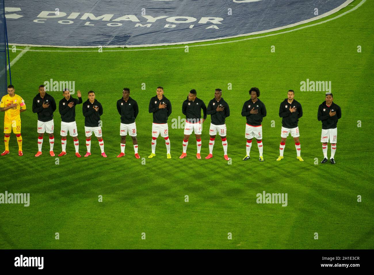 The Independiente Santa Fe team before starting the capital classic ...