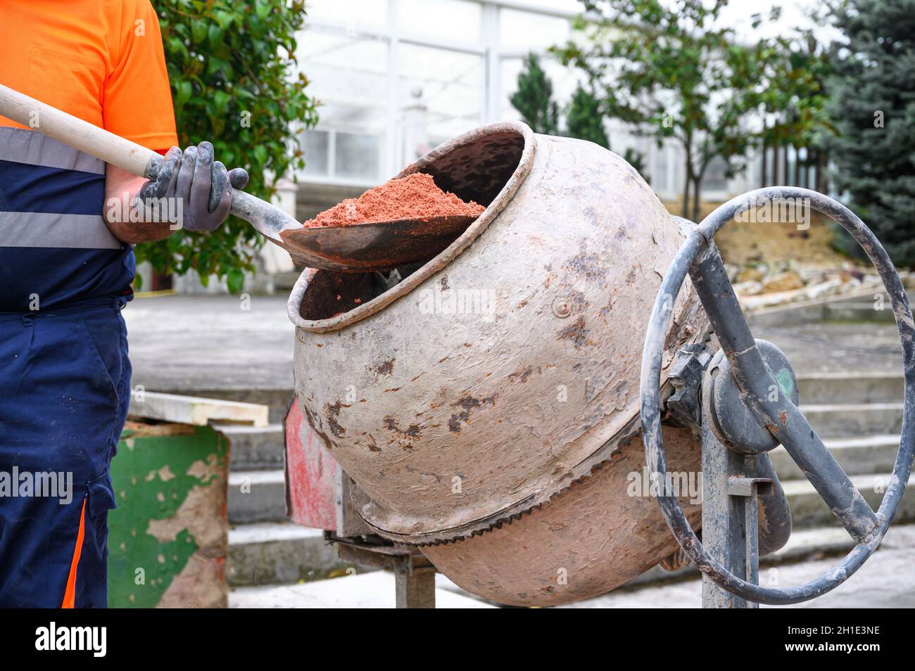 Construction worker putting hi-res stock photography and images - Alamy