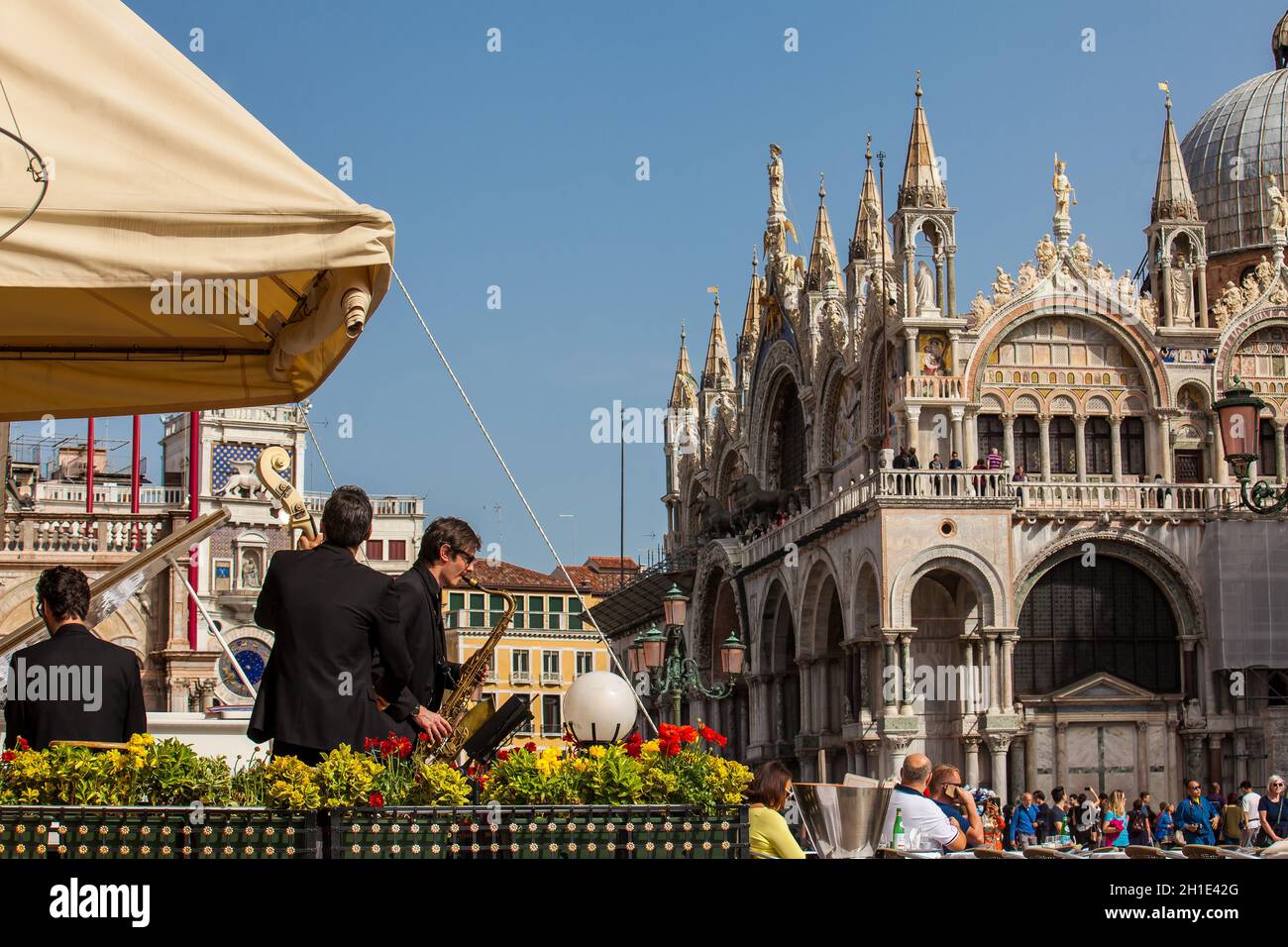 VENICE, ITALY - APRIL, 2018: Restaurants and tourists at the famous ...