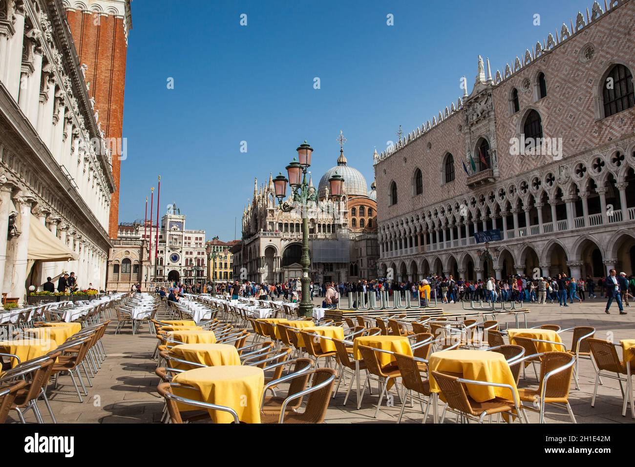 VENICE, ITALY - APRIL, 2018: Restaurants and tourists at the famous ...