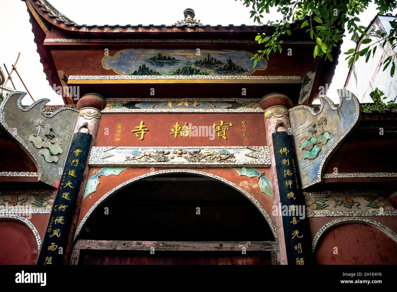 Traditional china town entrance gates hi-res stock photography and ...