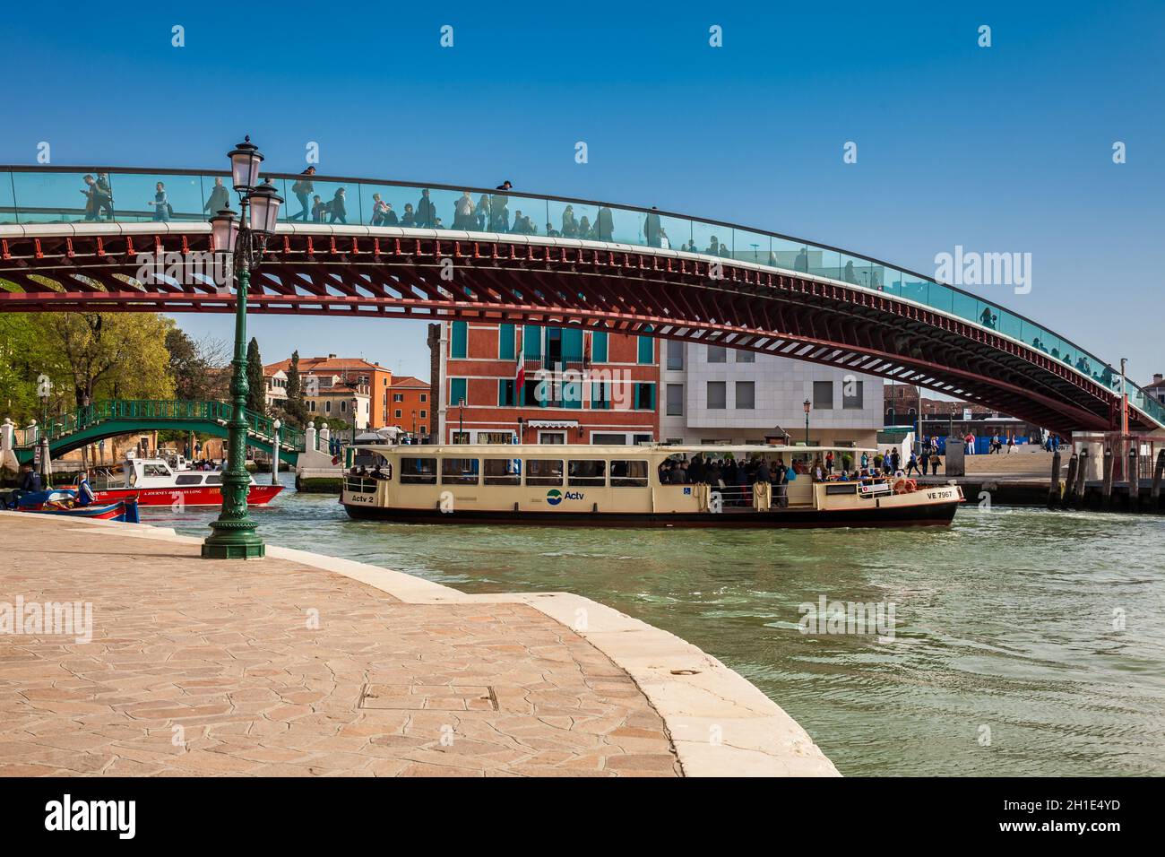 VENICE, ITALY - APRIL, 2018: Constitution Bridge over the Grand Canal ...