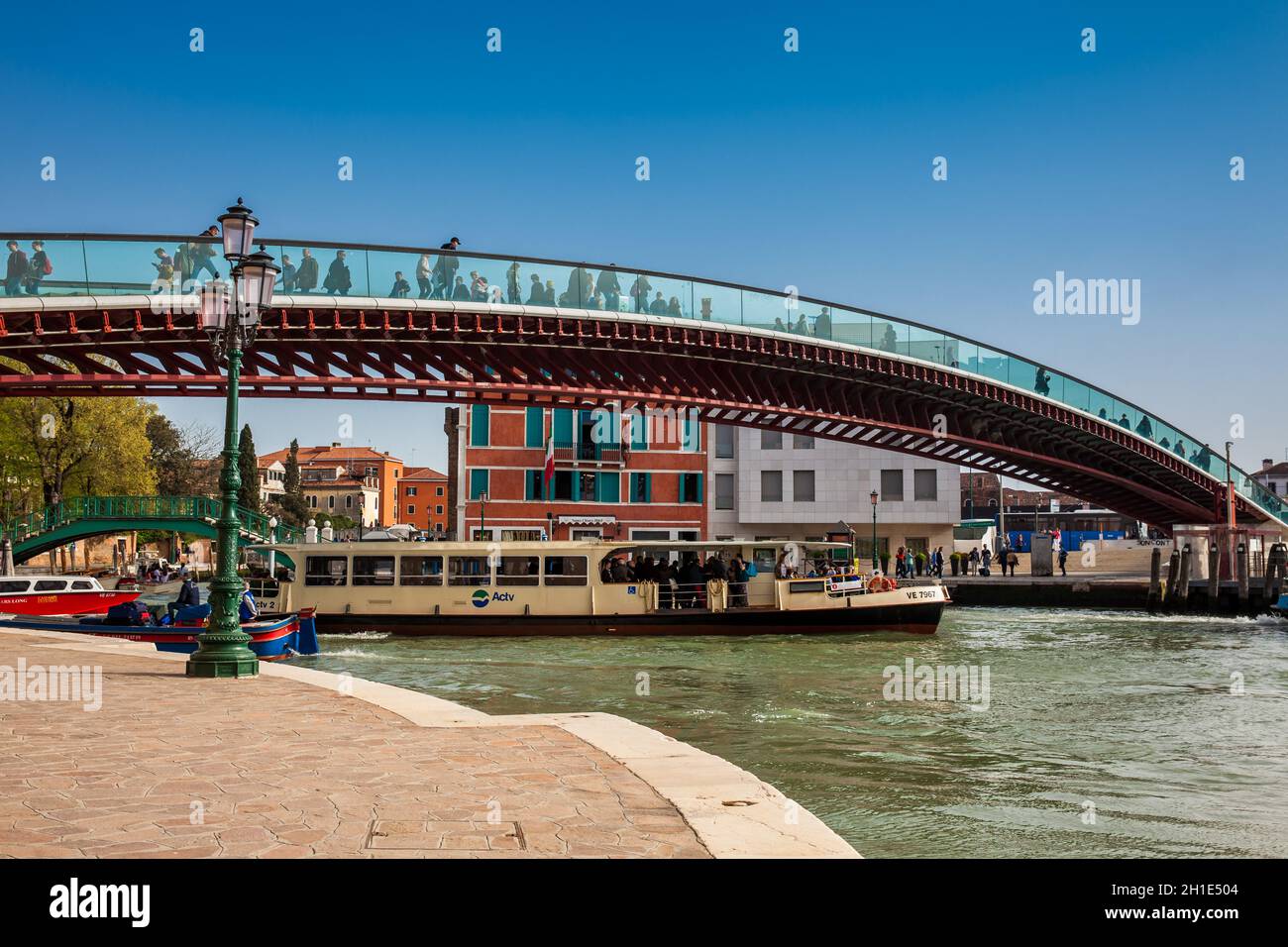 VENICE, ITALY - APRIL, 2018: Constitution Bridge over the Grand Canal ...