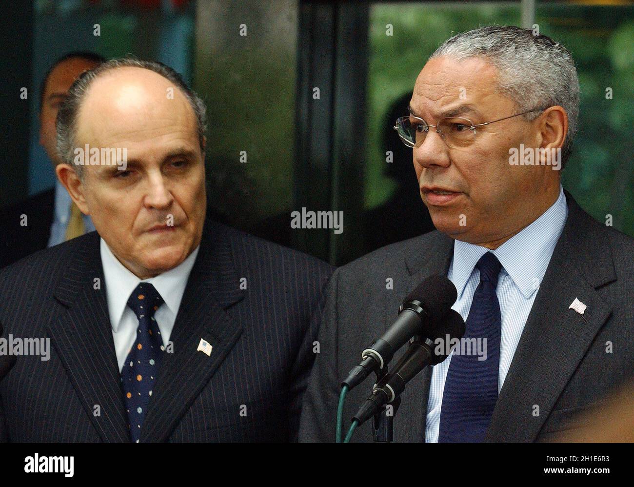 Colin powell 2003 hi-res stock photography and images - Alamy