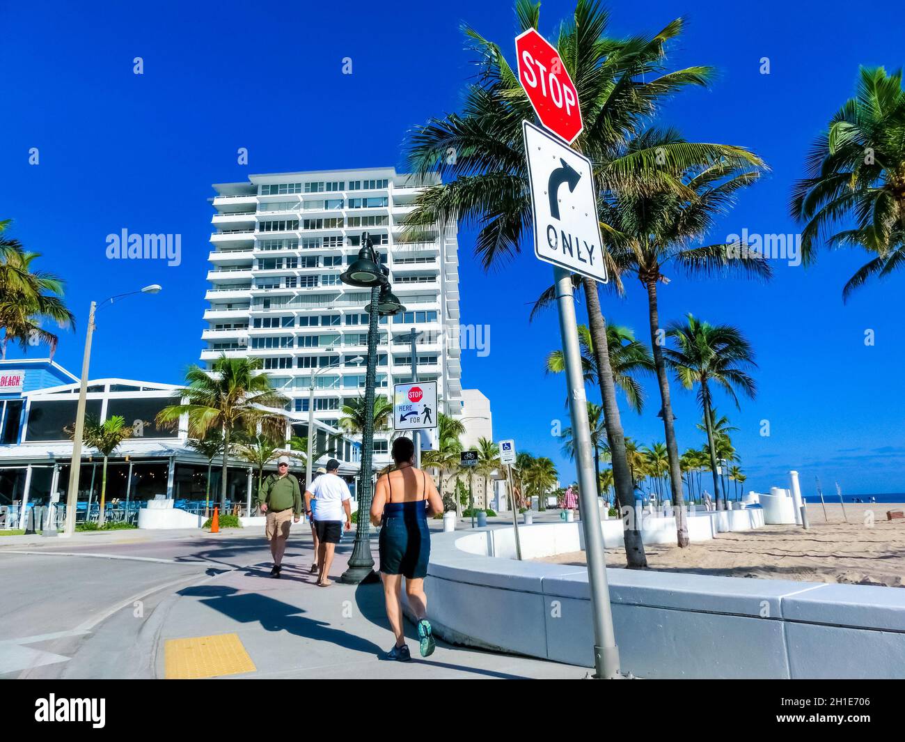 Fort Lauderdale - December 11, 2019: The people at Fort Lauderdale ... Fort Lauderdale - December 11, 2019: The people at Fort Lauderdale ...