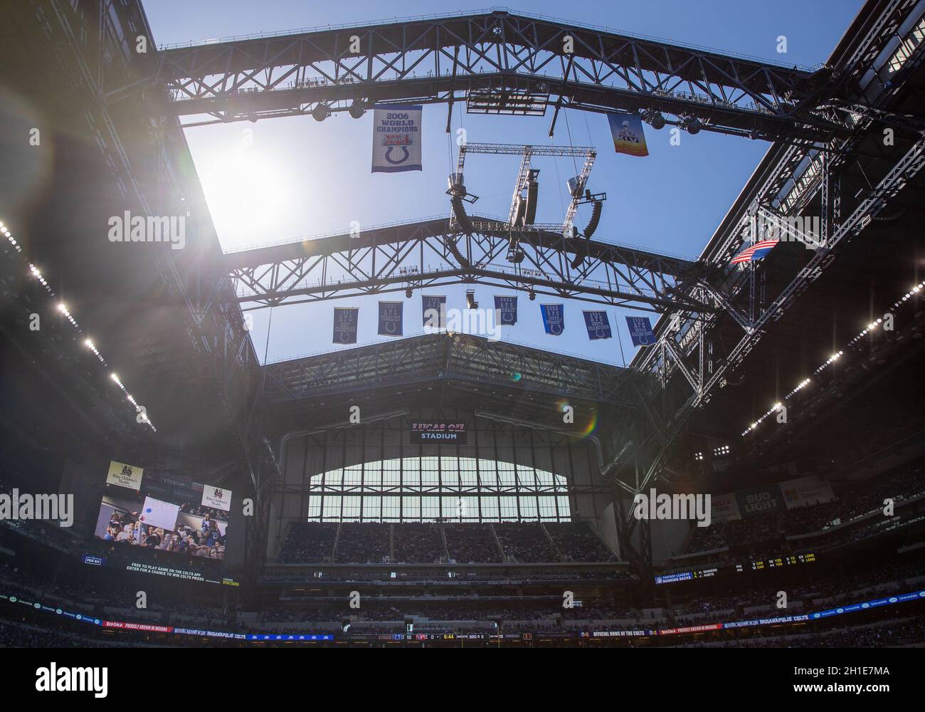 Lucas oil stadium roof hi-res stock photography and images - Alamy