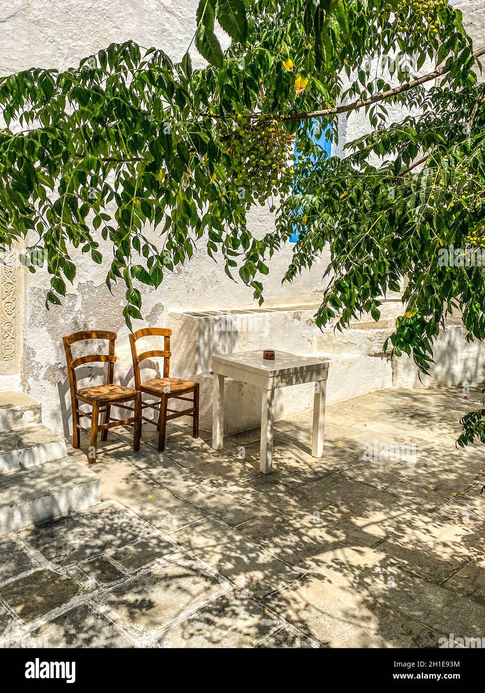 Acacia table hi-res stock photography and images - Alamy