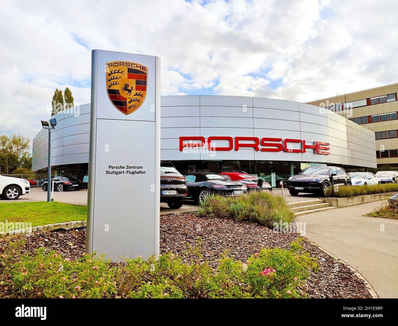Porsche Center Stuttgart