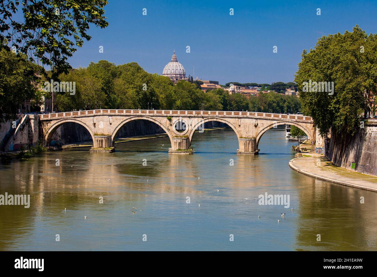 Sisto bridge over the tiber river hi-res stock photography and images ...