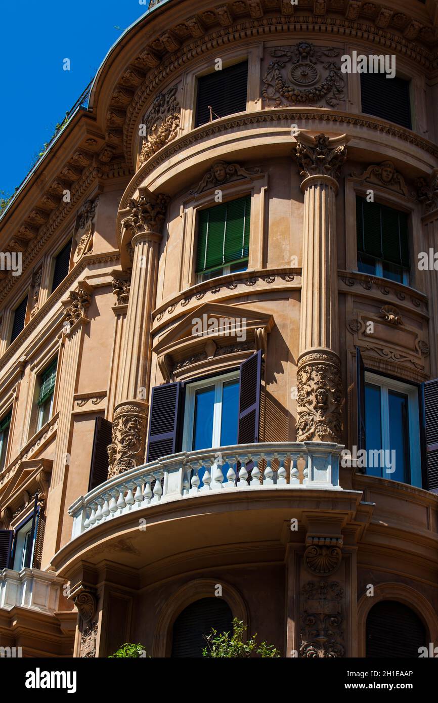 Beautiful architecture of the antique buildings at Rome city center ...