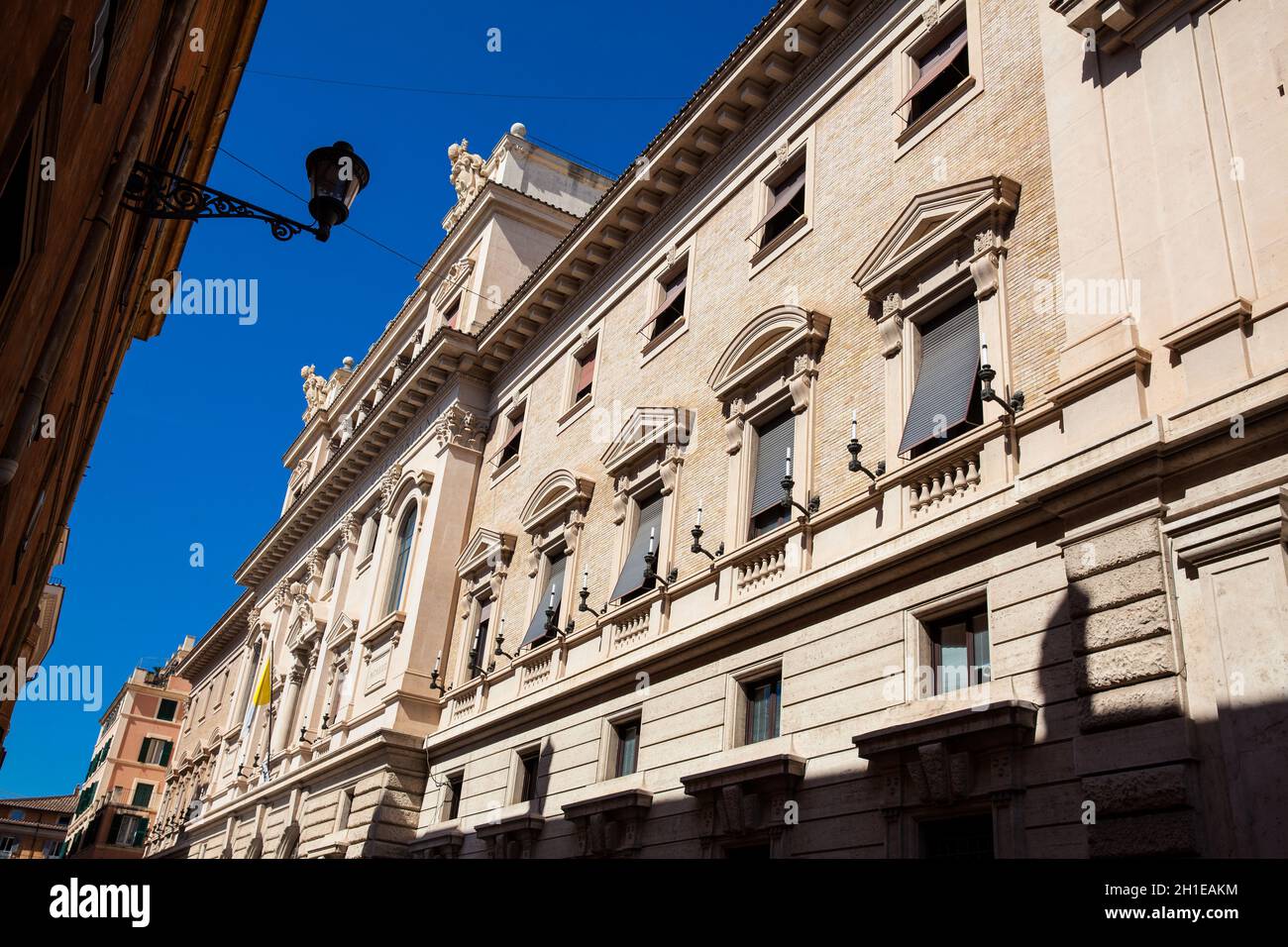 Beautiful architecture of the antique buildings at Rome city center ...