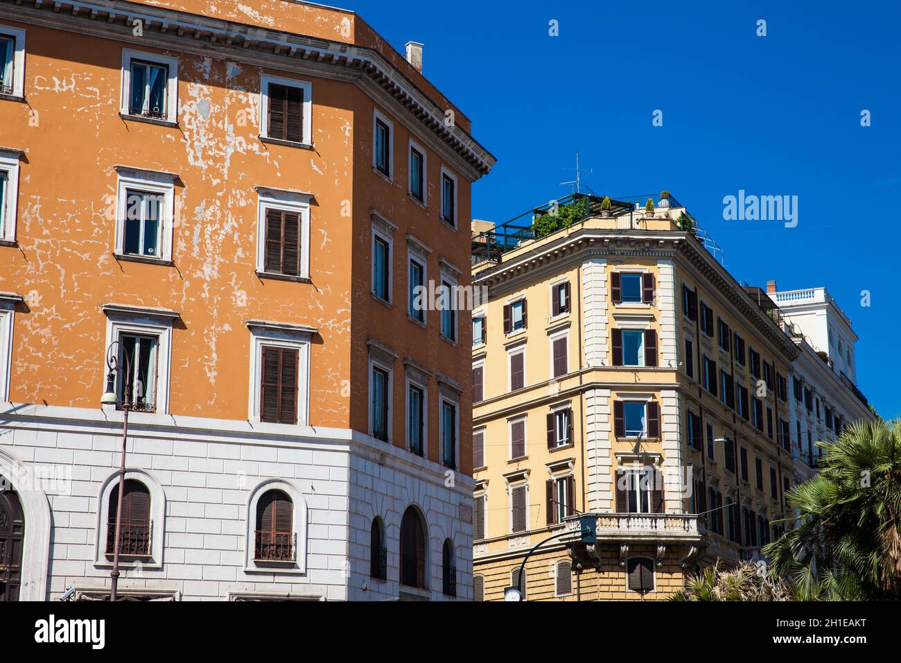 Beautiful architecture of the antique buildings at Rome city center ...