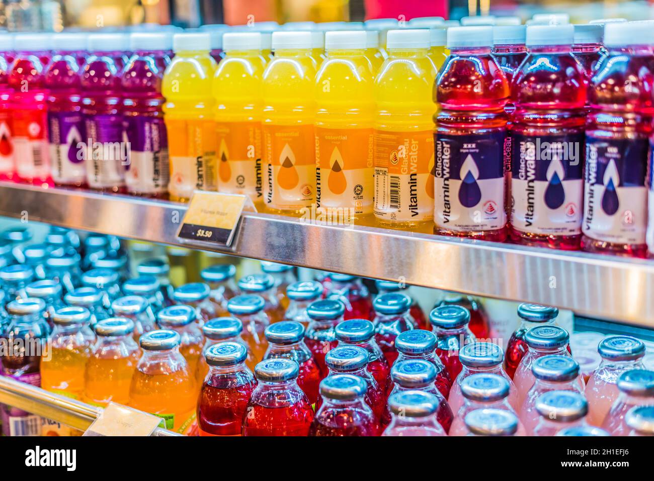 Singapore convenience store drinks hi-res stock photography and images ...