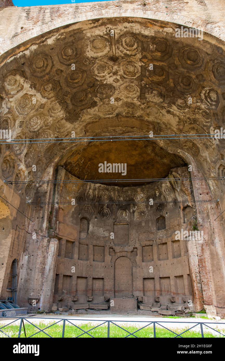 Basilica maxentius constantine basilica nova hi-res stock photography ...