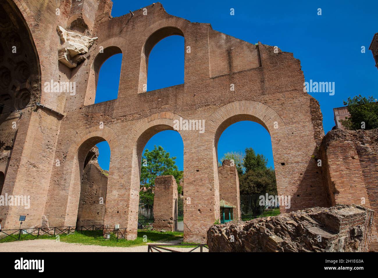 Basilica maxentius constantine basilica nova hi-res stock photography ...