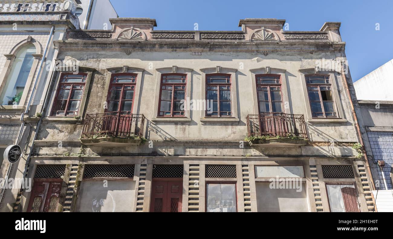 Dirty downtown empty ghetto hi-res stock photography and images - Alamy