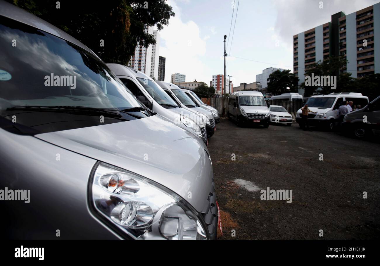 Minibus 9 places be hi-res stock photography and images - Alamy