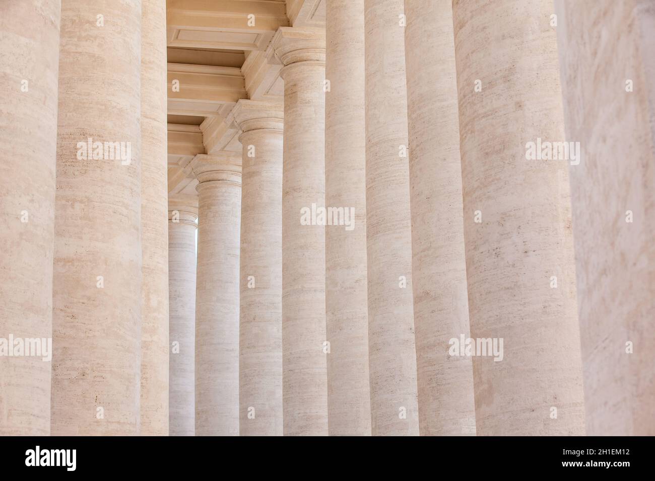 Doric colonnade hi-res stock photography and images - Alamy