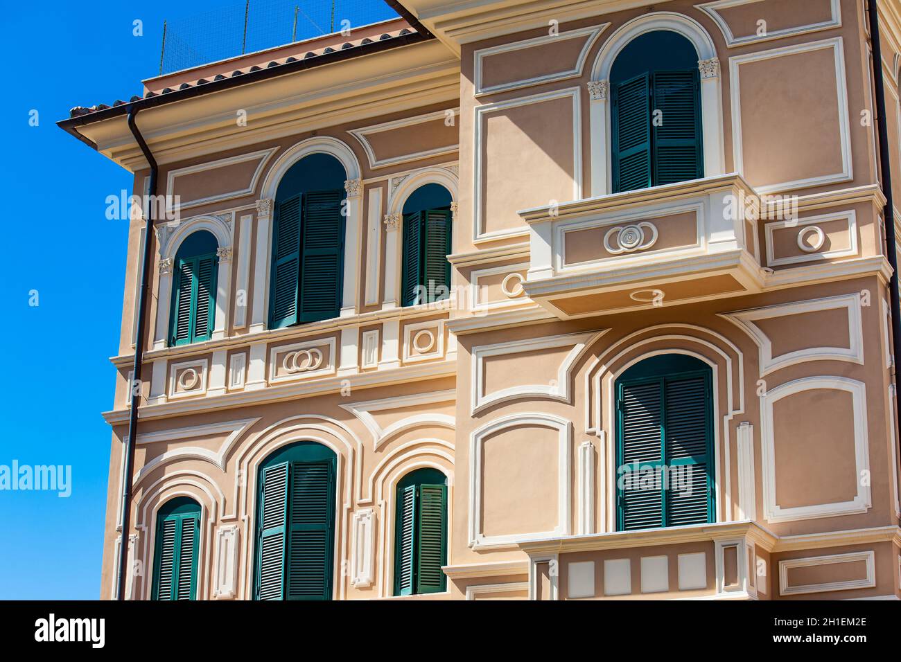 Beautiful architecture of the antique buildings at Rome city center ...