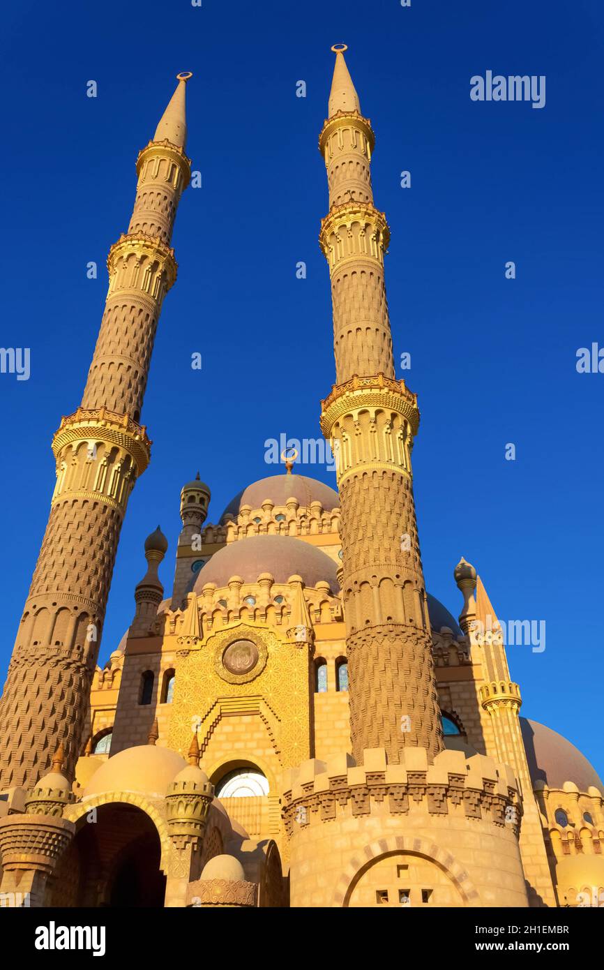 El sahaba mosque hi-res stock photography and images - Alamy
