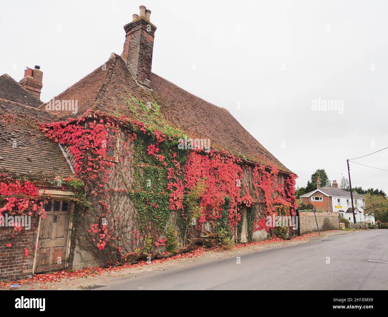 Maidstone, Kent, UK. 18th October, 2021. Stunning Autumn colours on the ...