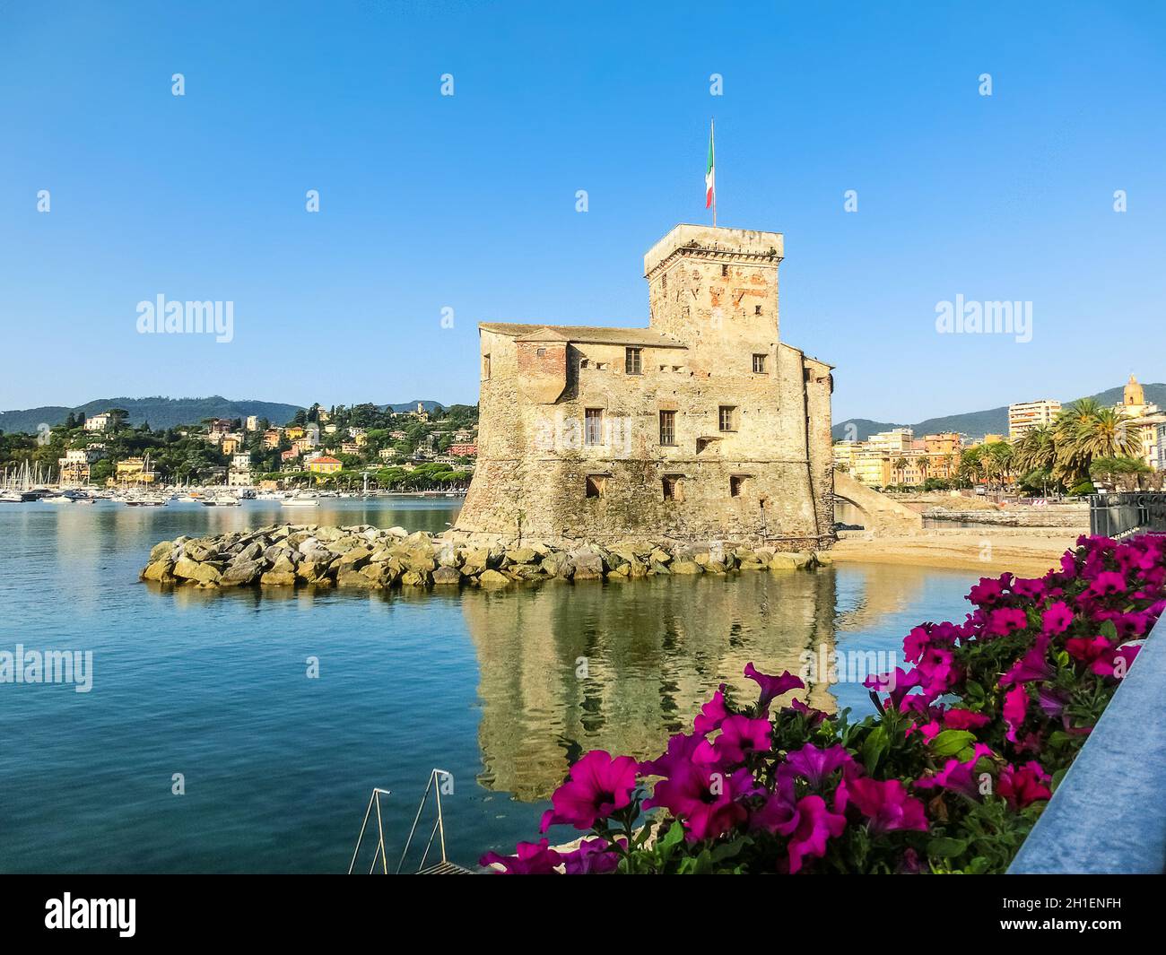 italian castles on sea italian flag - castle of Rapallo , Liguria Genoa ...