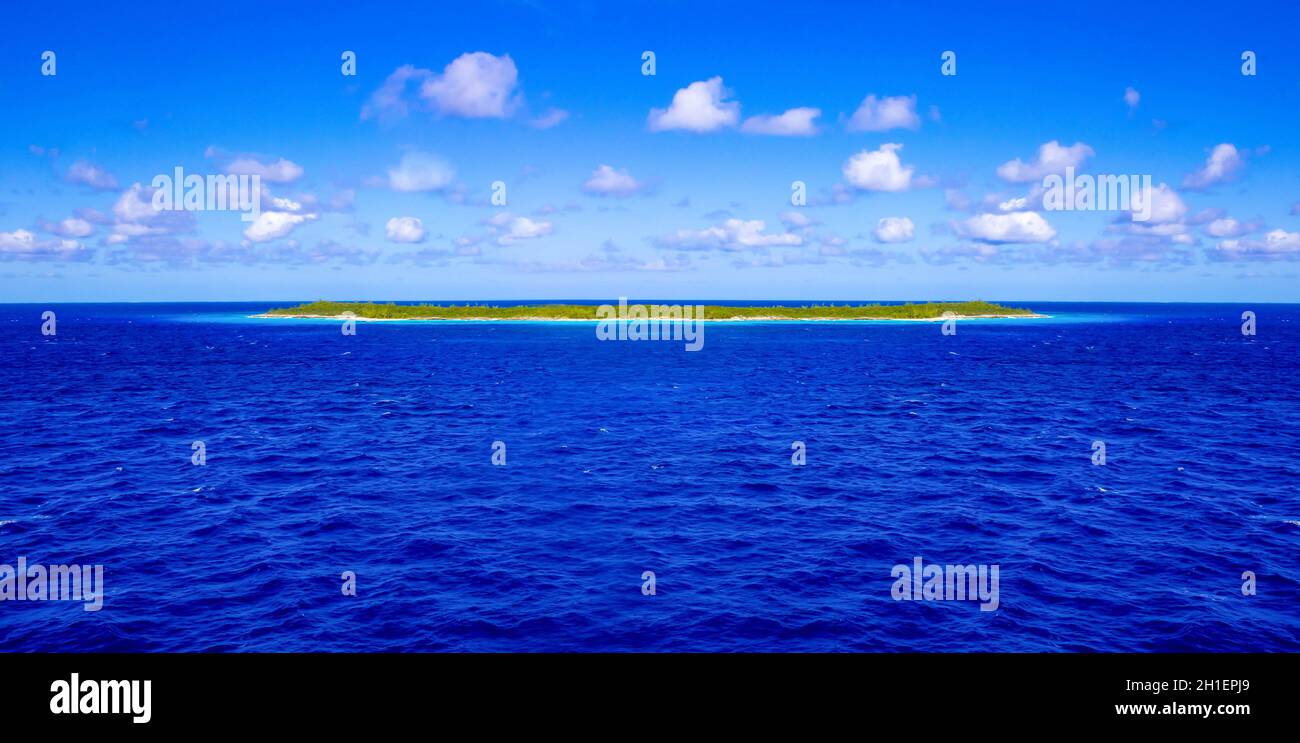 Small uninhabited tropical island in the ocean Stock Photo - Alamy