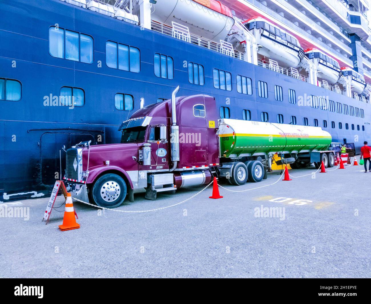 Puerto limon costa rica ship hi-res stock photography and images - Alamy
