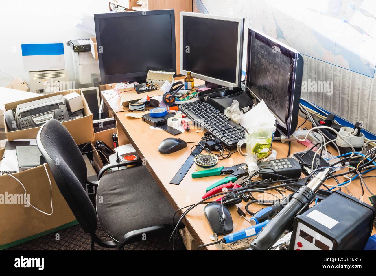 Messy mess desktop hi-res stock photography and images - Alamy