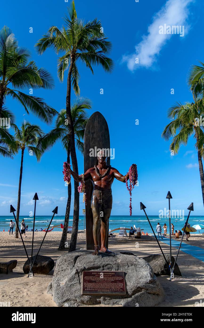 Duke Paoa Kahanamoku Statue, Waikiki Beach, Honolulu, Oahu, Hawaii ...