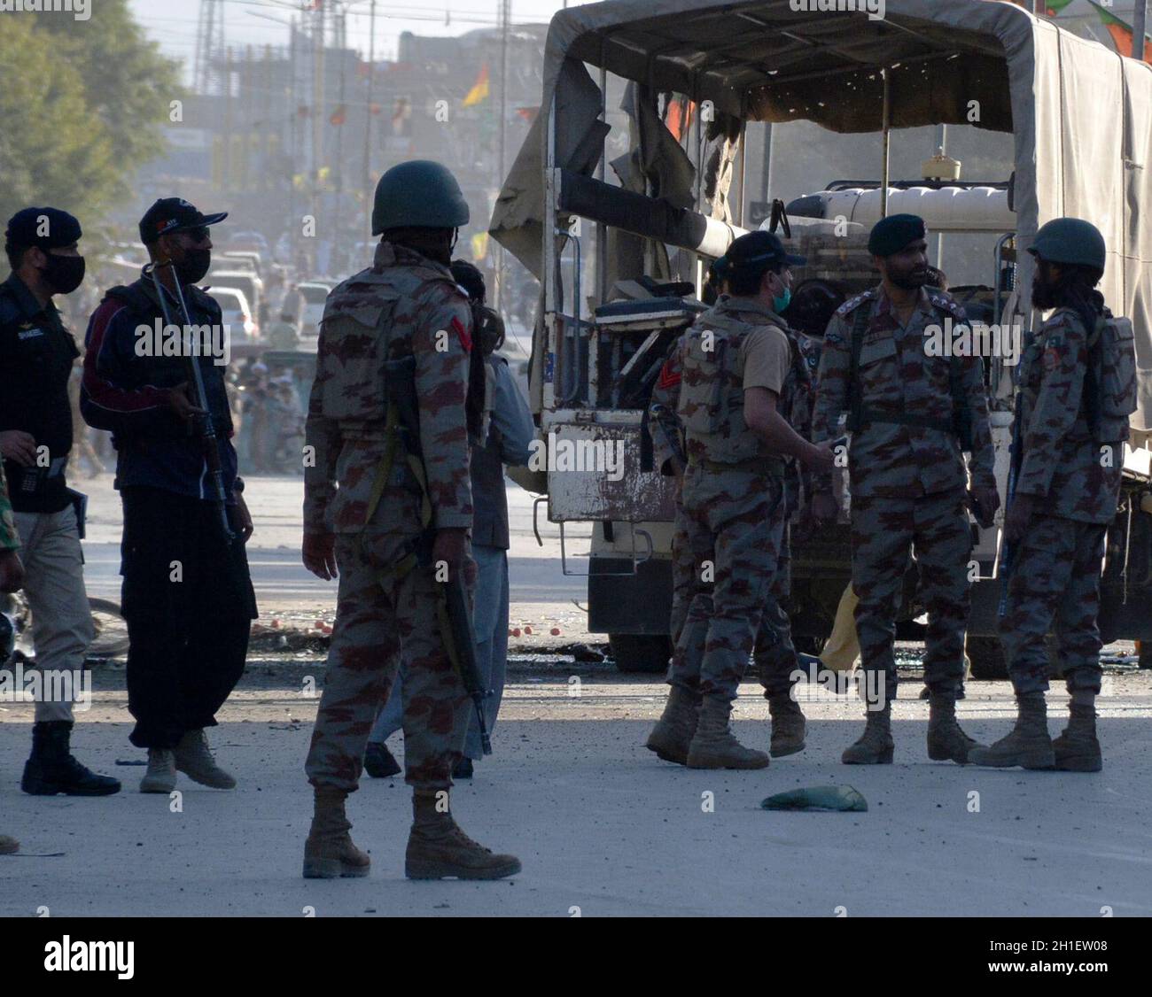 Quetta. 18th Oct, 2021. Security personnel examine the blast site in ...