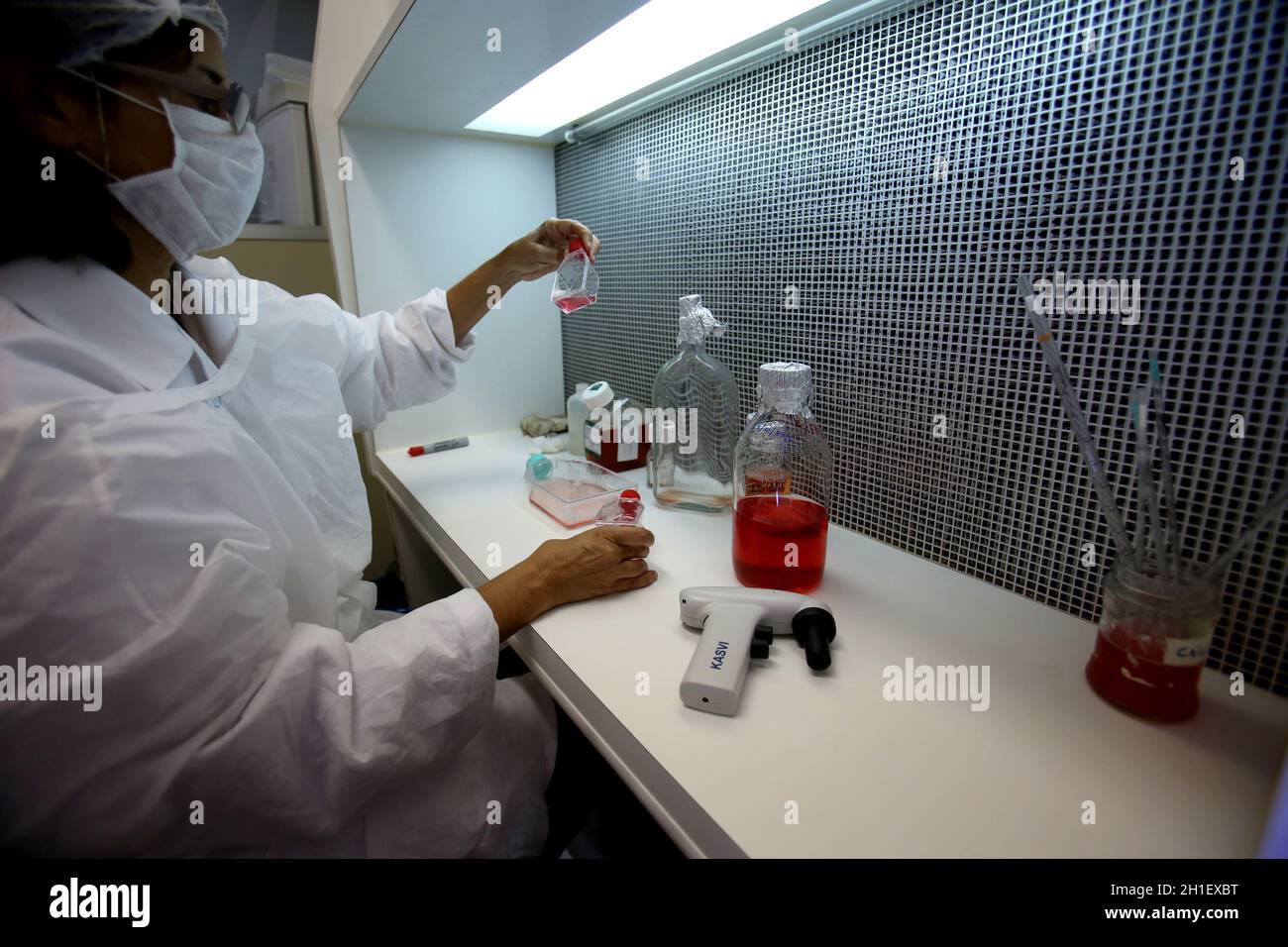 Handling equipment hi-res stock photography and images - Alamy