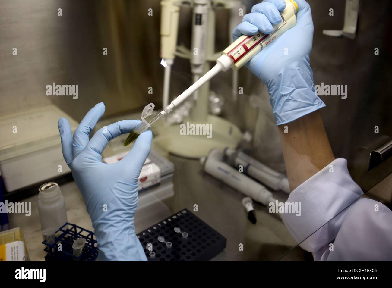 Handling equipment hi-res stock photography and images - Alamy