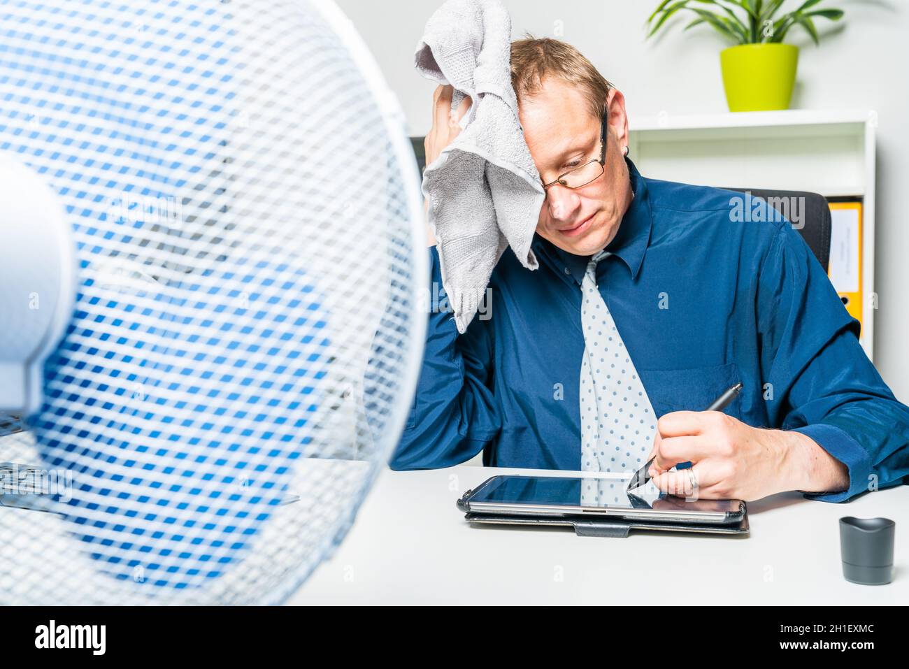 Man sweating in office hi-res stock photography and images - Alamy