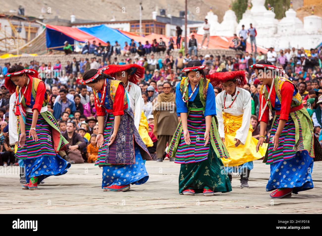 LEH, INDIA - SEPTEMBER 08, 2012: Young dancers in traditional Ladakhi ...