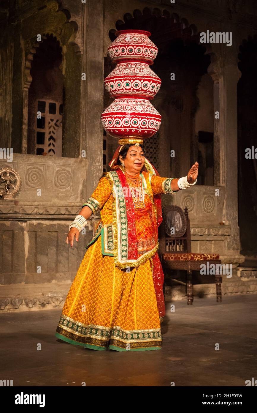 Bhavai folk dance hi-res stock photography and images - Alamy