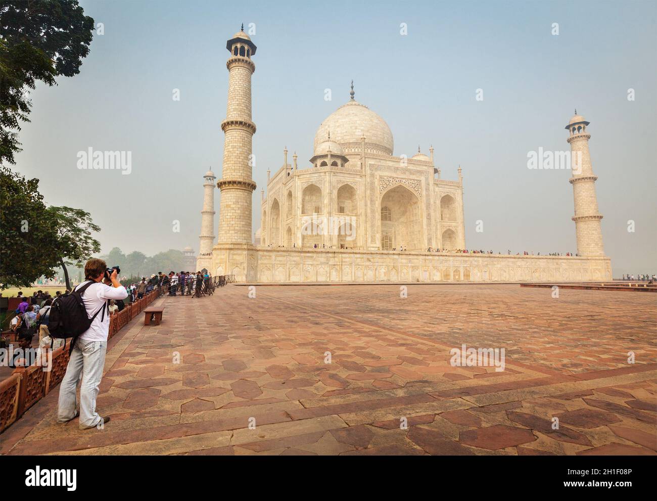 AGRA, INDIA - NOVEMBER 17, 2012: Tourist taking pictures of Taj Mahal ...