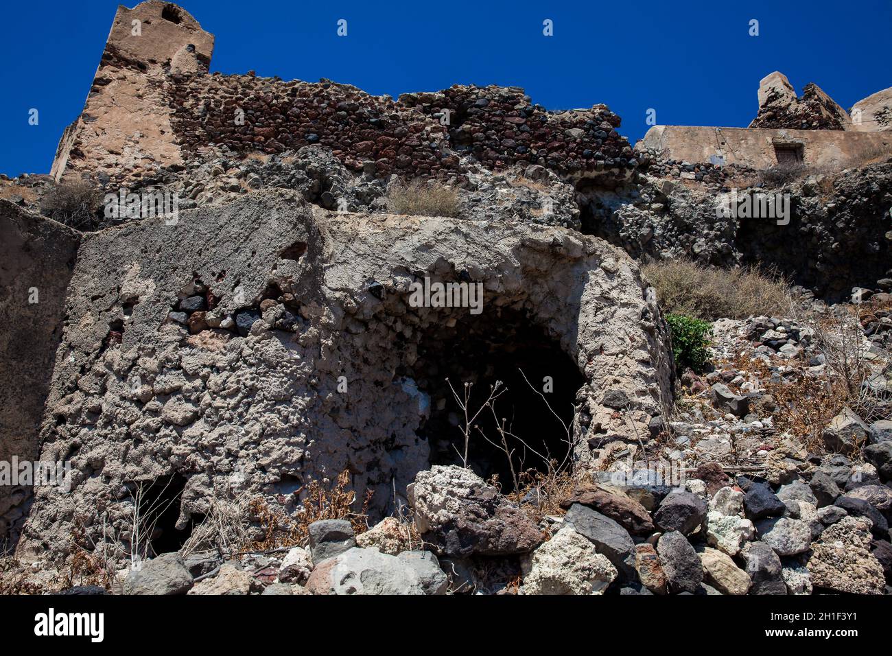 Santorini venetian castle hi-res stock photography and images - Alamy