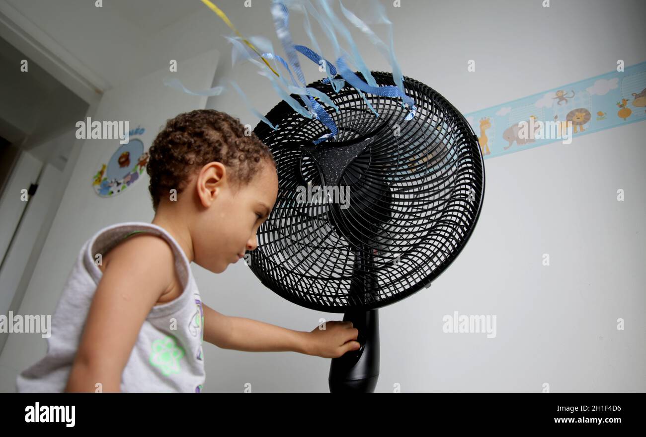 Fan child electric hi-res stock photography and images - Alamy