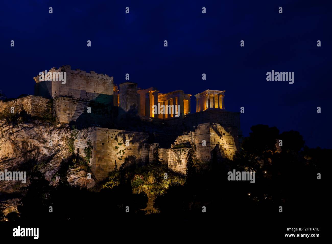 Night view of the beautiful Acropolis from the Areopagus Hill Stock ...