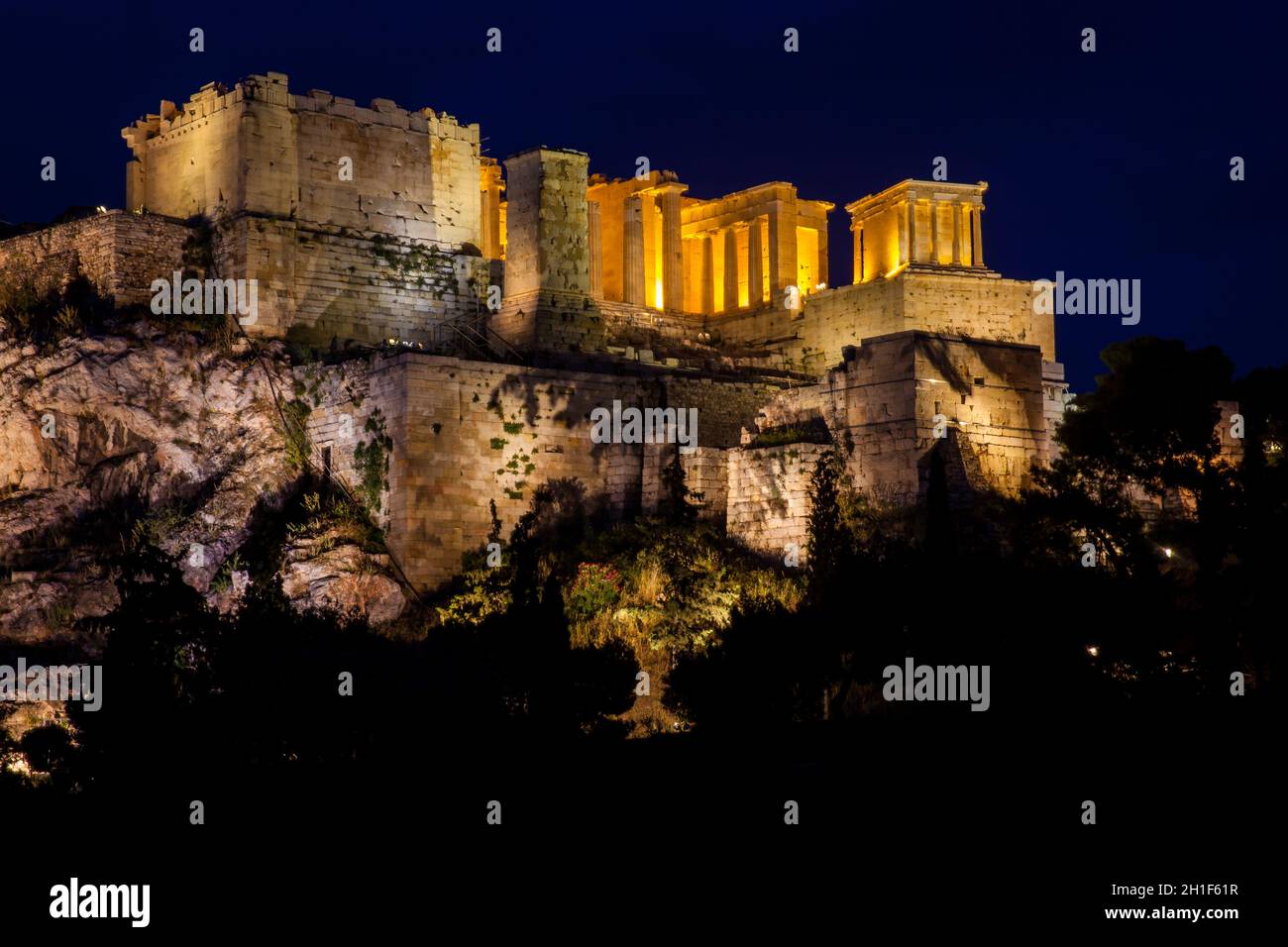 Night view of the beautiful Acropolis from the Areopagus Hill Stock ...