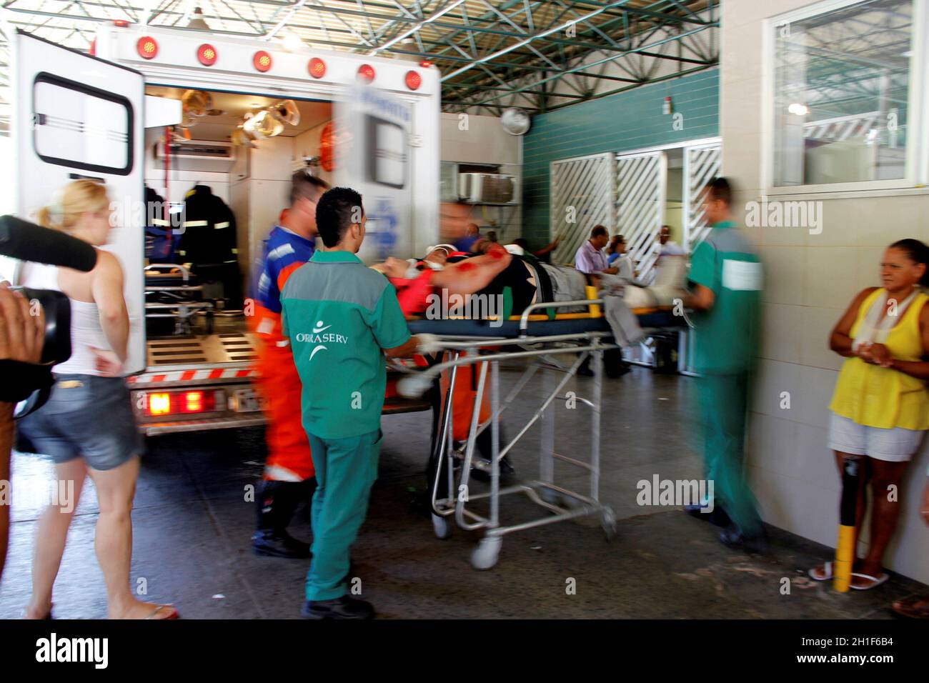Emergency control room ambulance hi-res stock photography and images ...