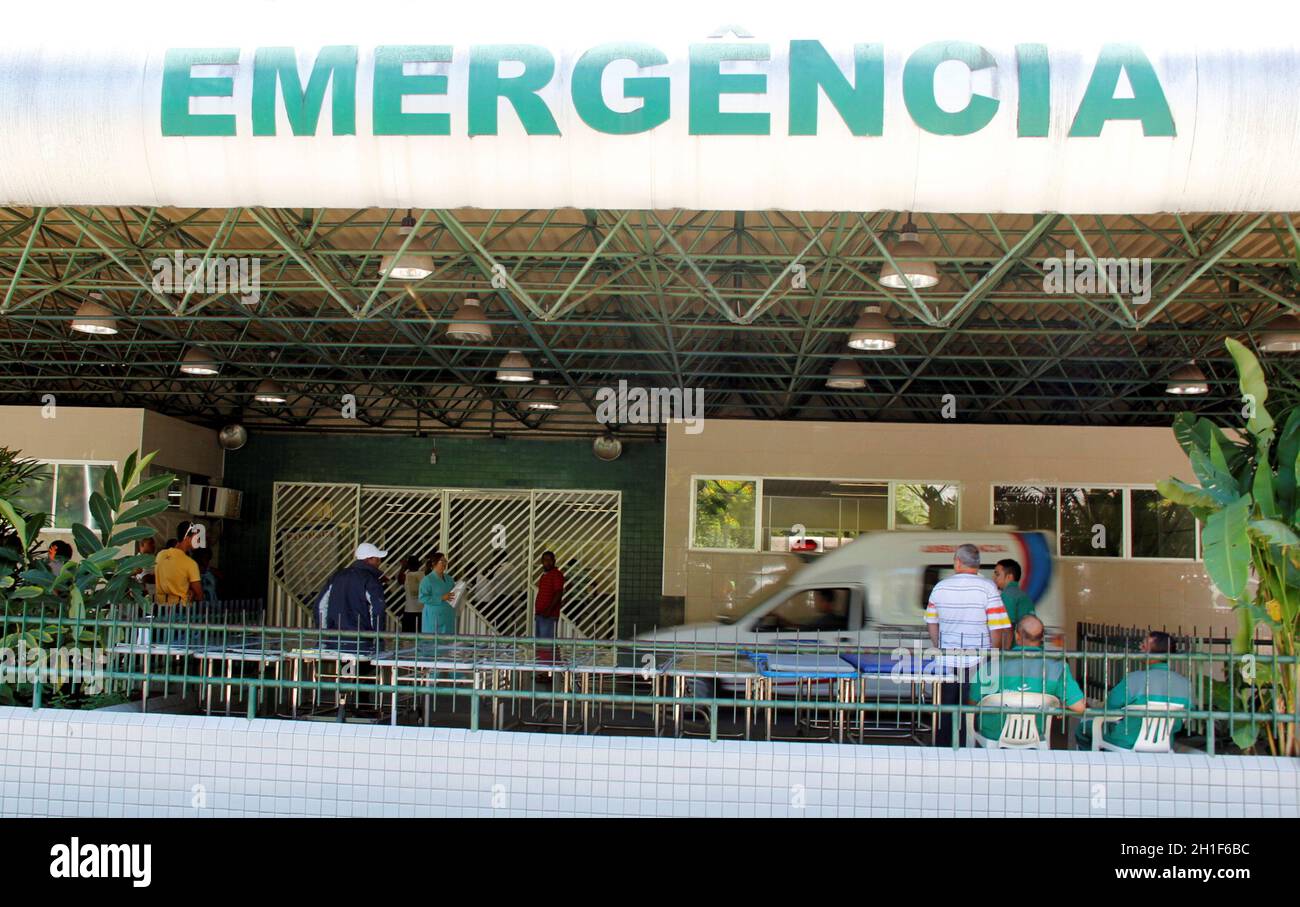 Emergency control room ambulance hi-res stock photography and images ...