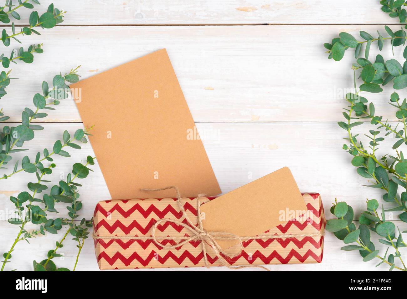 Christmas present with greeting card close up Stock Photo - Alamy
