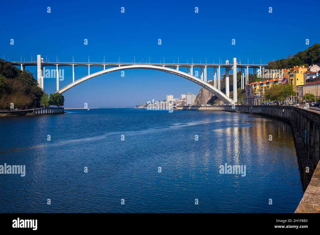 Porto bridge arrabida street hi-res stock photography and images - Alamy