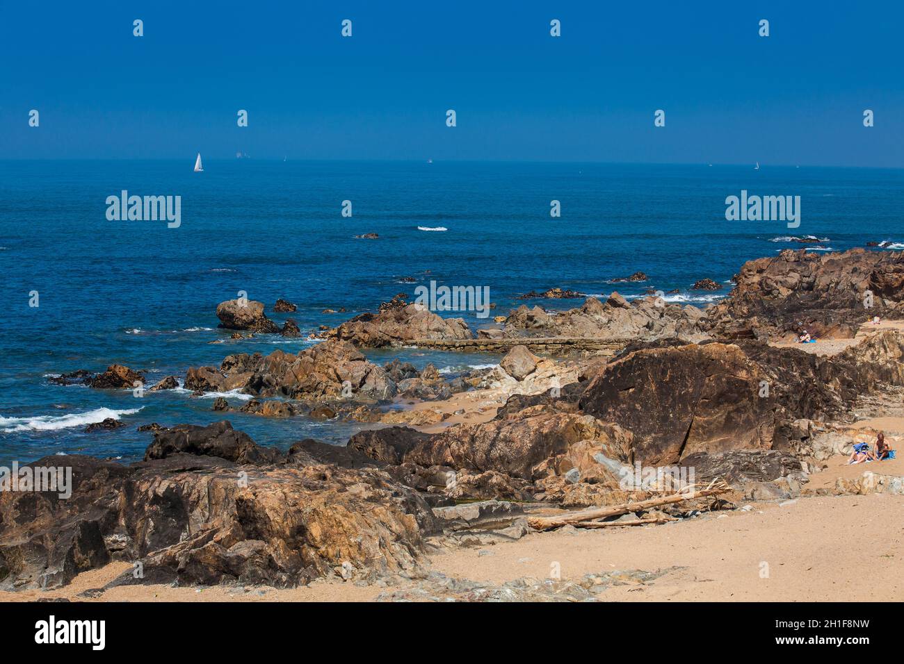 PORTO, PORTUGAL - MAY, 2018: People enjoying a sunny early spring day ...