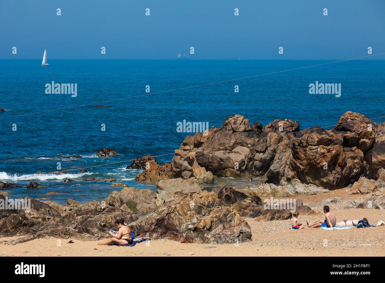 PORTO, PORTUGAL - MAY, 2018: People enjoying a sunny early spring day ...